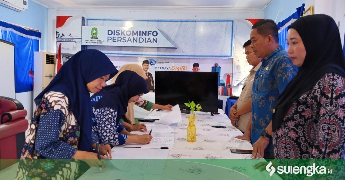 Pejabat Diskominfo dan Persandian Sinjai Teken Perjanjian Kinerja 2026 ...